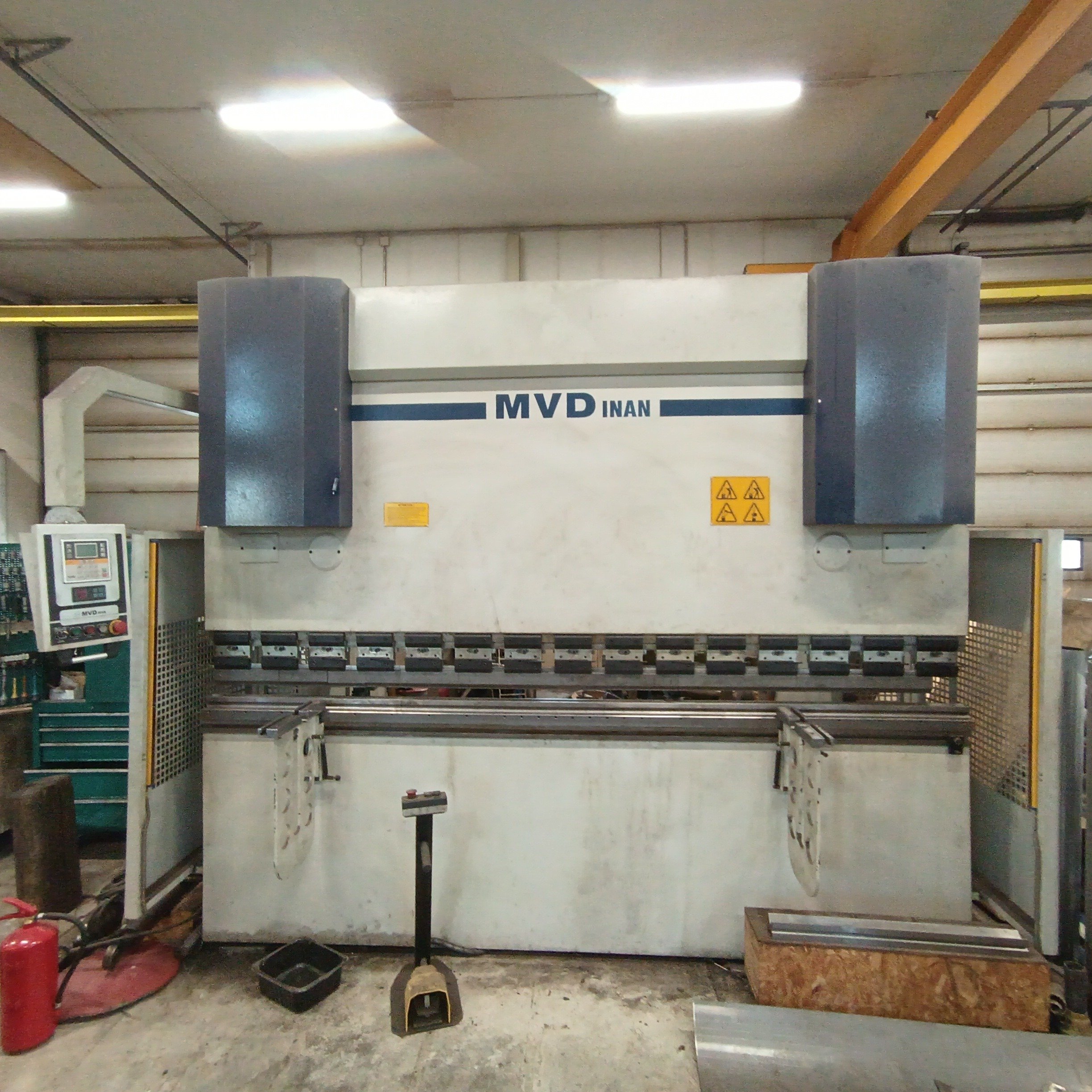 Särmäyspuristin MVD 3100/200 - Rensi